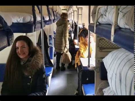 Имеет ли право пассажир нижней полки в поезде не пускать к столику ...