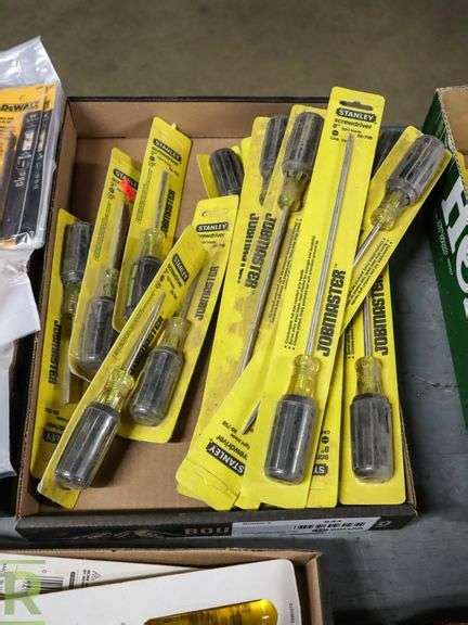 12 New Stanley 8 Flathead Screwdrivers And 5 New Stanley 3