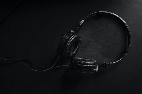 Why Are My Headphones Crackling Easy Tricks Headphones Pedia