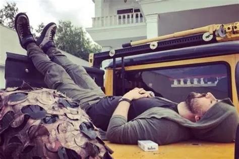 تو سـریال عـاشقانه ها پیـمان قرار بـود یـه پـسر هـرزه بـی عکس ویسگون