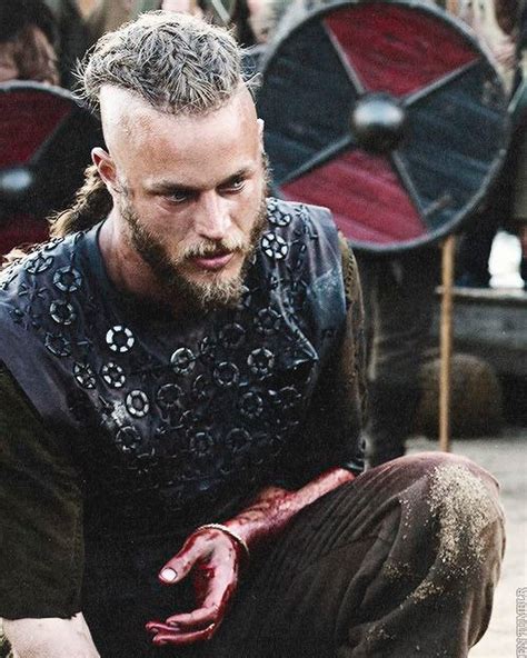 مجموعه تصاویری از تراویس فیمل در نقش راگنار در سریال واکینگ ها طرفداری