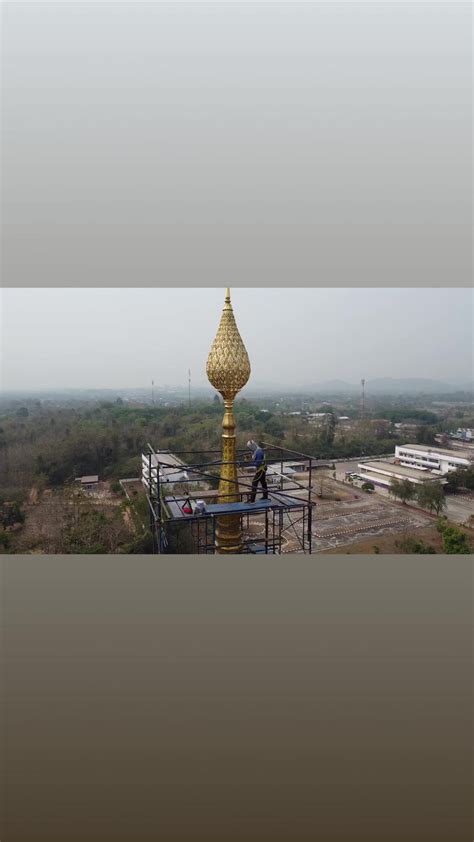 ทาสีปลีพระมหาธาตุเจดีย์ศรีวิสุทธิโสภณ วัดศรีอภัยวัน จังหวัดเลย วันเสาร์ที่ ๑๑ มีนาคม ๒๕๖๖ วัด