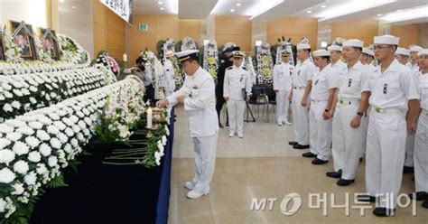 해군 동해 추락 링스헬기 동체 인양