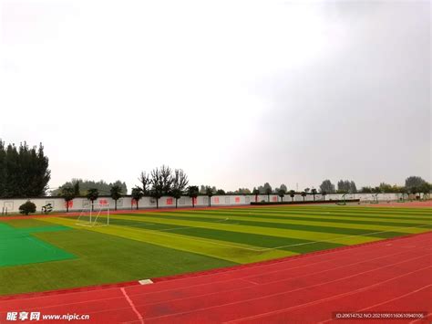 美丽的校园操场摄影图 建筑景观 自然景观 摄影图库 昵图网