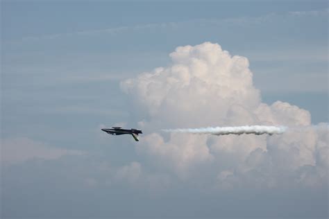 무료 이미지 구름 하늘 평면 항공기 차량 공기 호스 보여 주다 묘기 이륙 에어쇼 항공학 공군 프리시스 트리 콜로 비행기 여행 곡예 비행 팀