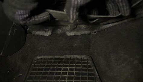 Замена салонного фильтра VW Golf 5
