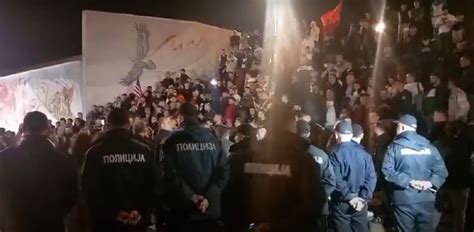 ВИДЕО Голем број ПОЛИЦИЈА и коридон во моментов во центарот на Скопје пред штабот на ВРЕДИ