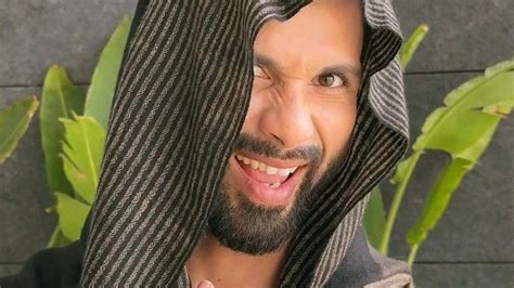 Shahid Kapoor Plays An Aunty As He Jumps Onto ‘motta Trend Brother