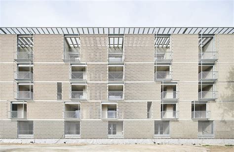 A Lattice Facade Wraps Peris Toral Arquitectes Residential Building
