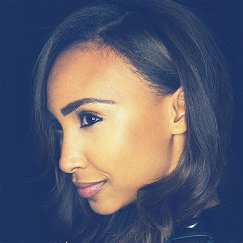 Nara Lee Messenger Medium