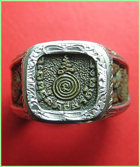 แหวนทองเหลืองรุ่นแรกเลี่ยมเงิน ปี2537 หลวงพ่อเอียด วัดไผ่ล้อม อยุธยา สภาพสวย พระเครื่อง พระแท้