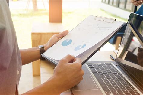 비즈니스 사람들 회의 디자인 아이디어 전문 투자자 프로젝트를 새로운 시작 일 개념입니다 사무실에서 계획 하는 사업 개념에 대한 스톡 사진 및 기타 이미지 Istock