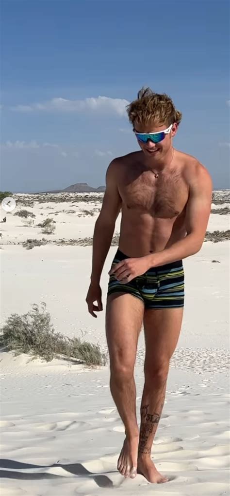 Garrett Wareings Feet