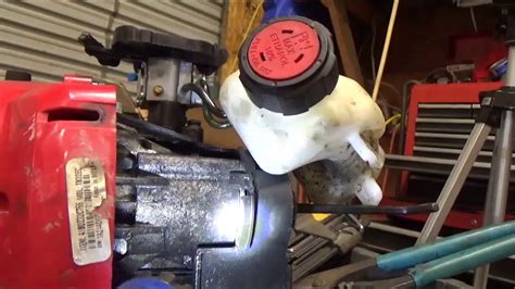 String Trimmer Repair (part 2) replacing back crankshaft cover. - YouTube