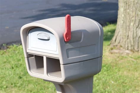 Should You Paint Your Mailbox Post And How To
