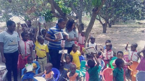 Lark Foundation Donates To Signovic Science Academy