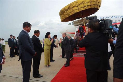 ព្រះមហាក្សត្រនិងសម្តេចម៉ែ បានយាងនិវត្តន៍មាតុប្រទេសវិញ នៅថ្ងៃទី១៧ខែសីហានេះ សម្លេងសហគមន៍ខ្មែរ