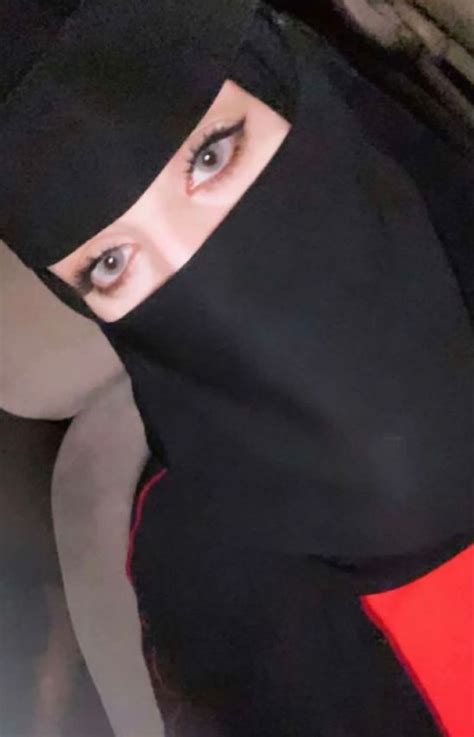 Summ Adl Kullan C N N Niqaabi Panosundaki Pin