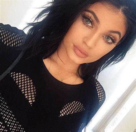 Kylie Jenner Lip Challenge Epic Fails Teens Forgo Lipsticks For Bruises IBTimes India