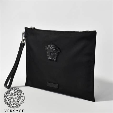 【楽天市場】ヴェルサーチ クラッチバッグ ナイロン メデューサ ブラック ロゴ メンズ ブランド Versace 本革 ファスナー バッグ