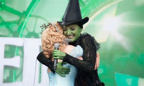 Galinda And Elphaba Wicked Costumes London Theatre Wicked Tour