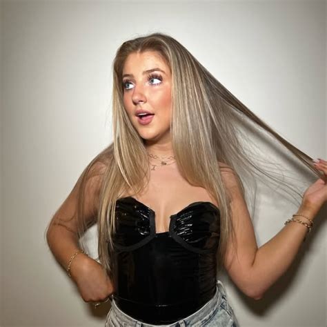 Isabelle Isabellevachonn Threads Say More