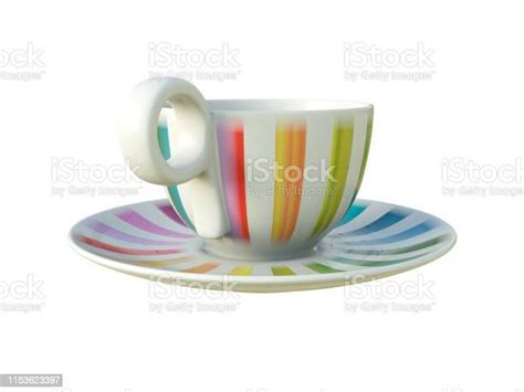 흰색 배경에 고립 된 도자기 다채로운 줄무늬 컵 3d 그림입니다 0명에 대한 스톡 사진 및 기타 이미지 0명 고풍스런 골동품 Istock