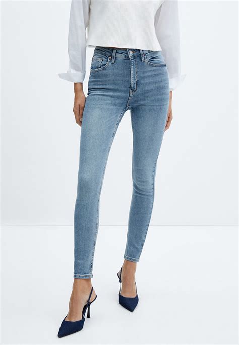 Зауженные джинсы женские Mango (Манго) 57025139 купить за 4999 руб.