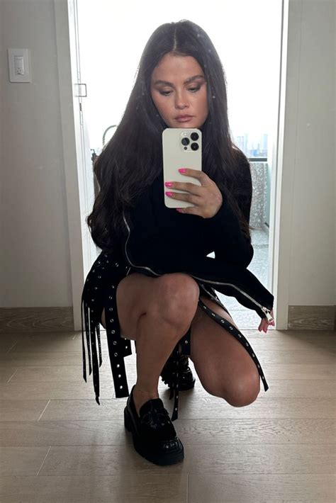 Selena Gomez Trades Dark Locks For Blond Highlights In Stunning Hair Transformation
