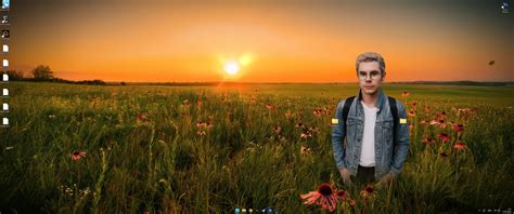 Живые обои Умный человек в очках скачать на