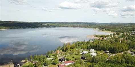 Nu Säljer Vi På Husarvid Ab Nedan Magnifika Tomt Med Sjöutsikt I Sparsör Marcus Sterner
