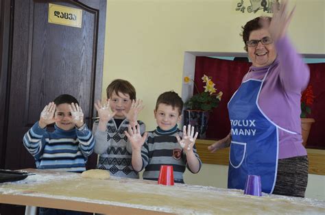 ჩიბათის საჯარო სკოლა დიდი სადღესასწაულო განწყობა და ენთუზიზმი იგრძნობოდა დღეს ჩვენს სკოლაში