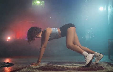 Wallpaper Party Woman Dancing Indoor Twerking For Mobile And