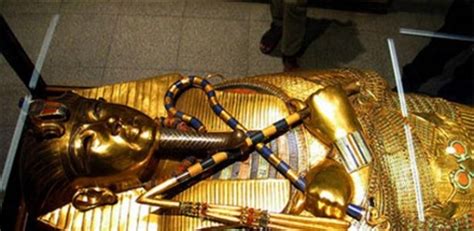 ألوان الوطن 100 عام على اكتشاف كنز الفرعون الذهبي أسرار وحكايات