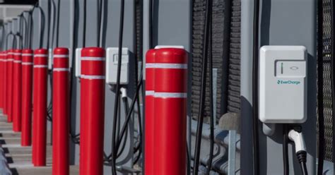 테슬라가 장악한 북미 전기차 충전 Sk·현대차 맹추격