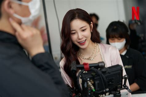 “celebrity” Captivates With Behind The Scenes Chemistry And Special Appearances From Lee Junho