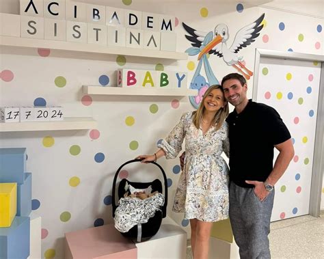 Фото Поранешната министерка Ангеловска стана мајка еМагазин