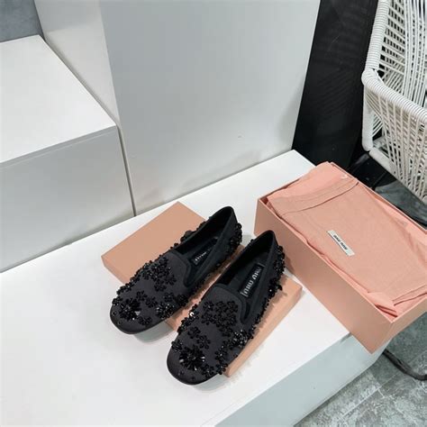 Кроссовки Miu Miu купить с доставкой по выгодным ценам в интернет магазине Ozon 1545489662