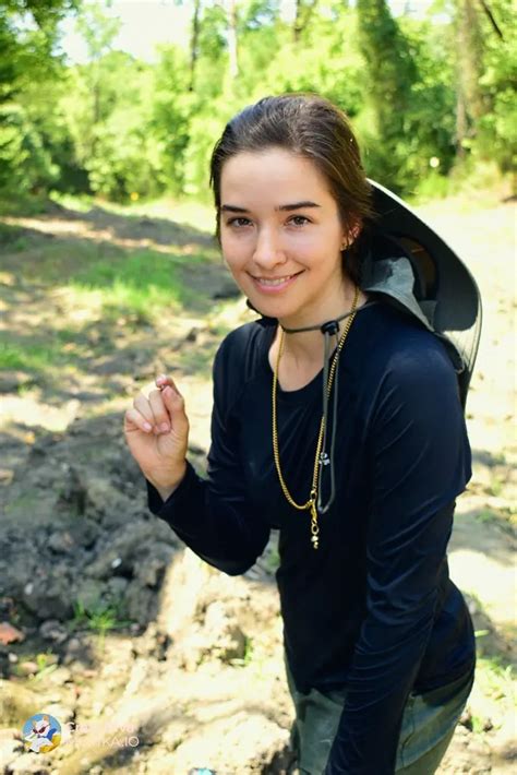 Љубов и среќа во еден камен Идна невеста пронашла дијамант од 25 000 евра па си го носи како