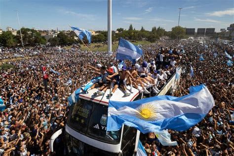 World Cup Homecoming Brings Argentina to a Halt - The New York Times