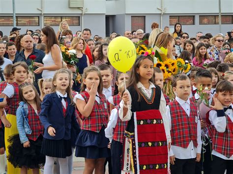 Най голямото основно училище в Югоизточна България ОУ Братя Миладинови посрещна новата учебна