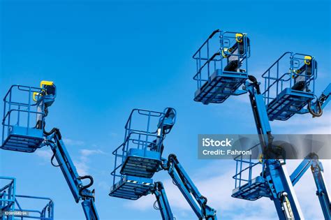 굴절식 붐 리프트 공중 플랫폼 리프트 푸른 하늘에 대한 망원경 붐 리프트 임대 및 판매를위한 모바일 건설 크레인 유지 보수 및 수리 유압 붐 리프트 서비스 크레인 대리점 0