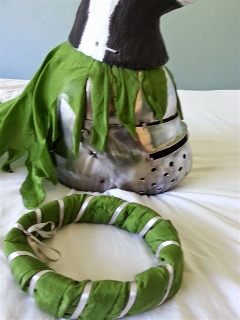 Helm Crests Leather Helm Crest Part 13 Painting And Mounting