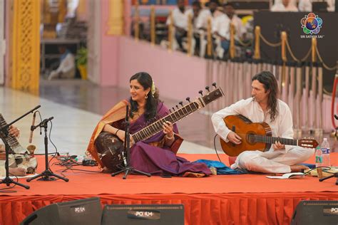 Garland Of Strings Sitar Concerto By Ms Roopa Panesar And Ustad