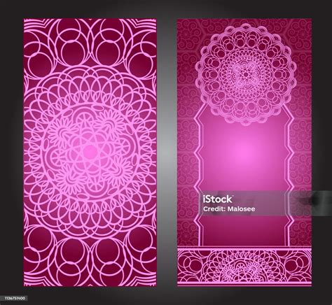 인도 꽃 페이 즐 리 메달 리온 패턴입니다 민족 만다라 장식입니다 벡터 헤나 문신 스타일입니다 직물 인사말 카드 색칠 하기 책 전화 케이스 인쇄에 사용할 수 있습니다 0명에