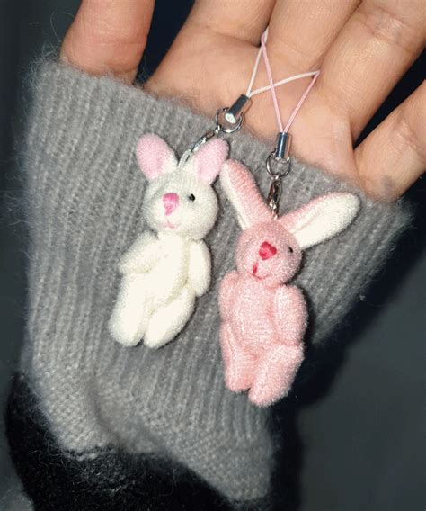 2개8500원당일 토끼 인형 폰줄 키링 책갈피 군번줄 가방 휴대폰 핸드폰 하트 부착 고리 걸이 스트랩 화이트 아이보리 핑크 딸기 체리 비즈 Y2k 일본 미니 토깽이 에이블리