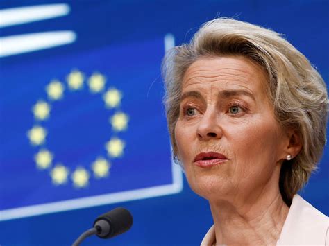 Урсулу фон дер Ляйен высмеяли за акцию в поддержку Украины Интернет