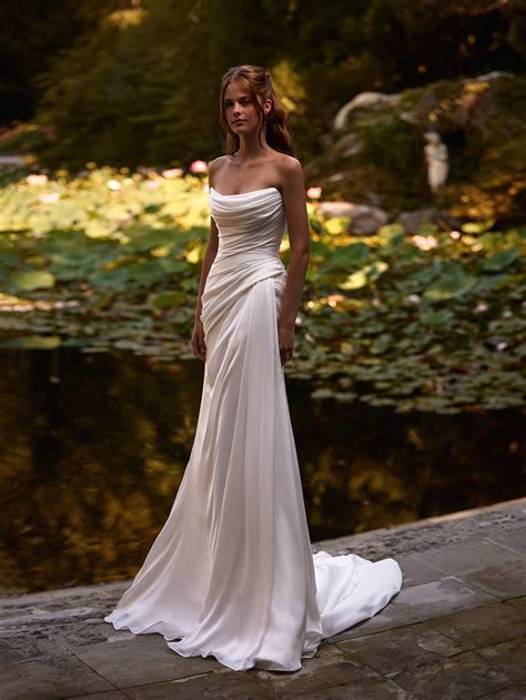Amika Luv Bridal