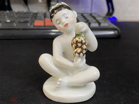 Статуэтка СССР Мальчик с виноградом ЛФЗ С рубля