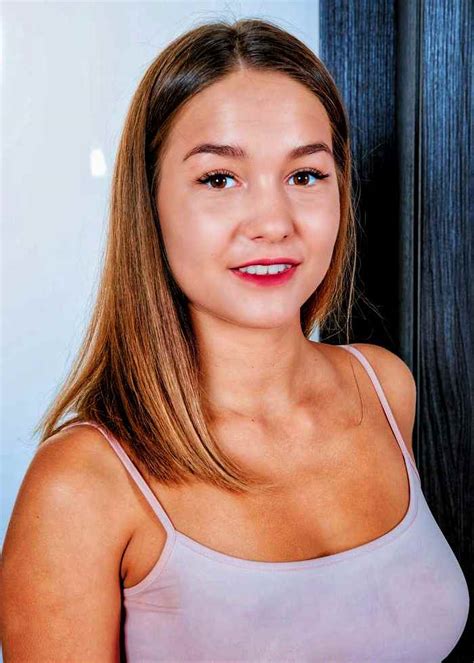 Hazel Grace Wiki Bio Age Biography Boyfriend Husband Photos